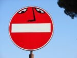 Fazendo arte com a sinalização urbana: Clet • Designerd